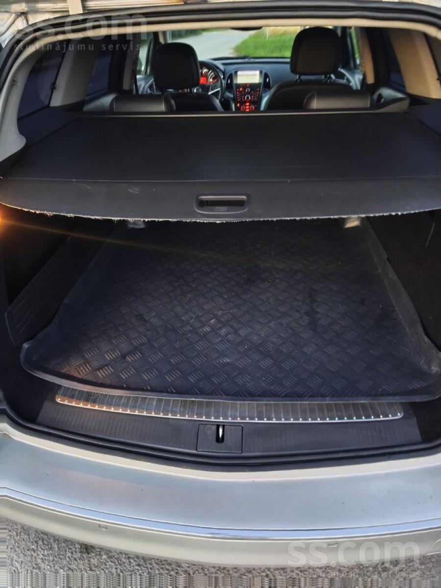 Grey Opel Astra 2013 in Tukums, with an engine capacity of 1.70 L and mileage of 255 thousand km for 4250 €, photo 12 on AUTOMOTO.COM.LV
