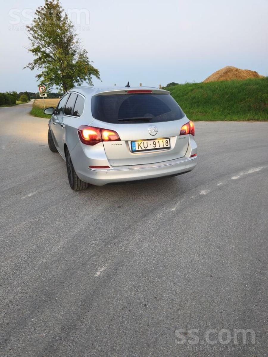 Grey Opel Astra 2013 in Tukums, with an engine capacity of 1.70 L and mileage of 255 thousand km for 4250 €, photo 13 on AUTOMOTO.COM.LV