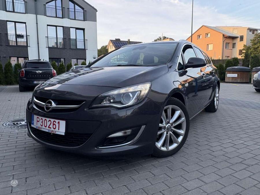 Grey Opel Astra 2013 in Vilnius, with an engine capacity of 2.00 L and mileage of 311 thousand km for 3750 €, photo 3 on AUTOMOTO.COM.LV