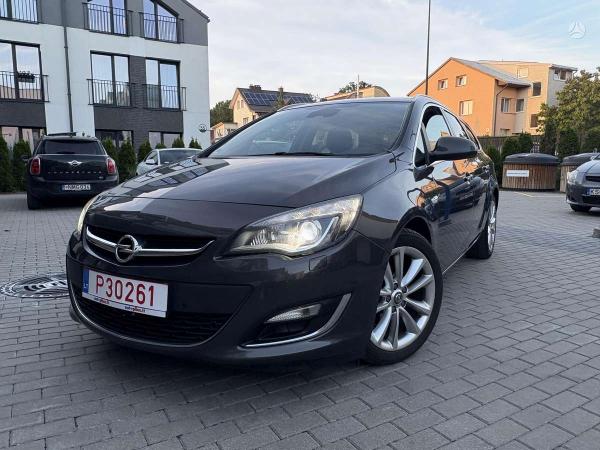 Grey Opel Astra 2013 in Vilnius, with an engine capacity of 2.00 L and mileage of 311 thousand km for 3750 €, photo 3 on AUTOMOTO.COM.LV
