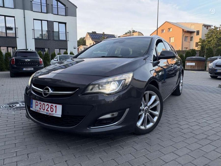 Grey Opel Astra 2013 in Vilnius, with an engine capacity of 2.00 L and mileage of 311 thousand km for 3750 €, photo 4 on AUTOMOTO.COM.LV