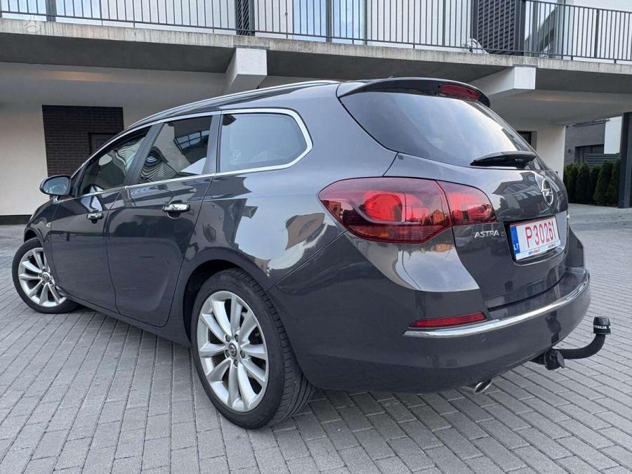 Grey Opel Astra 2013 in Vilnius, with an engine capacity of 2.00 L and mileage of 311 thousand km for 3750 €, photo 7 on AUTOMOTO.COM.LV