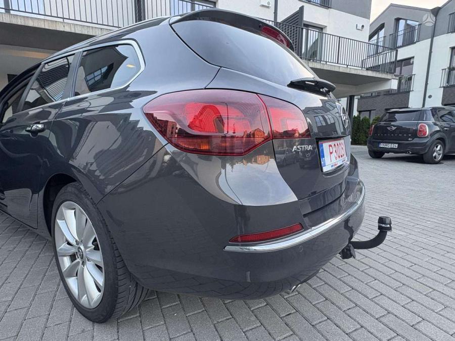 Grey Opel Astra 2013 in Vilnius, with an engine capacity of 2.00 L and mileage of 311 thousand km for 3750 €, photo 9 on AUTOMOTO.COM.LV