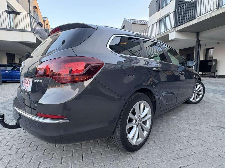 Grey Opel Astra 2013 in Vilnius, with an engine capacity of 2.00 L and mileage of 311 thousand km for 3750 €, photo 10 on AUTOMOTO.COM.LV