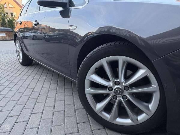 Grey Opel Astra 2013 in Vilnius, with an engine capacity of 2.00 L and mileage of 311 thousand km for 3750 €, photo 10 on AUTOMOTO.COM.LV