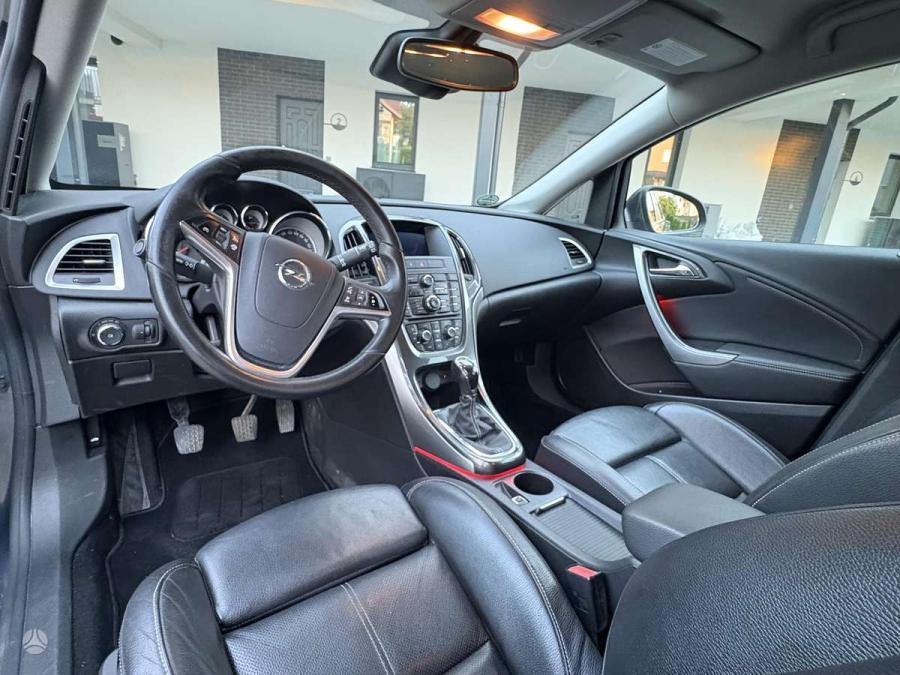 Grey Opel Astra 2013 in Vilnius, with an engine capacity of 2.00 L and mileage of 311 thousand km for 3750 €, photo 12 on AUTOMOTO.COM.LV