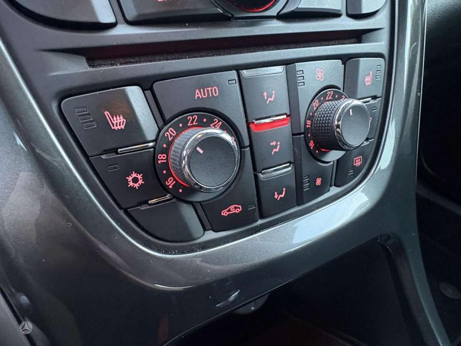Grey Opel Astra 2013 in Vilnius, with an engine capacity of 2.00 L and mileage of 311 thousand km for 3750 €, photo 17 on AUTOMOTO.COM.LV