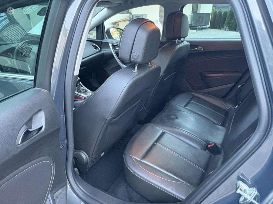 Grey Opel Astra 2013 in Vilnius, with an engine capacity of 2.00 L and mileage of 311 thousand km for 3750 €, photo 18 on AUTOMOTO.COM.LV