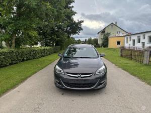 Grey Opel Astra 2013 in Jurbarkas, with an engine capacity of 1.96 L and mileage of 198 thousand km for 4500 €, photo 3 on AUTOMOTO.COM.LV