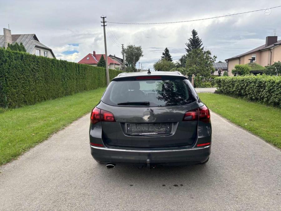 Grey Opel Astra 2013 in Jurbarkas, with an engine capacity of 1.96 L and mileage of 198 thousand km for 4500 €, photo 7 on AUTOMOTO.COM.LV