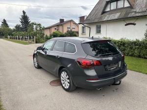 Grey Opel Astra 2013 in Jurbarkas, with an engine capacity of 1.96 L and mileage of 198 thousand km for 4500 €, photo 8 on AUTOMOTO.COM.LV