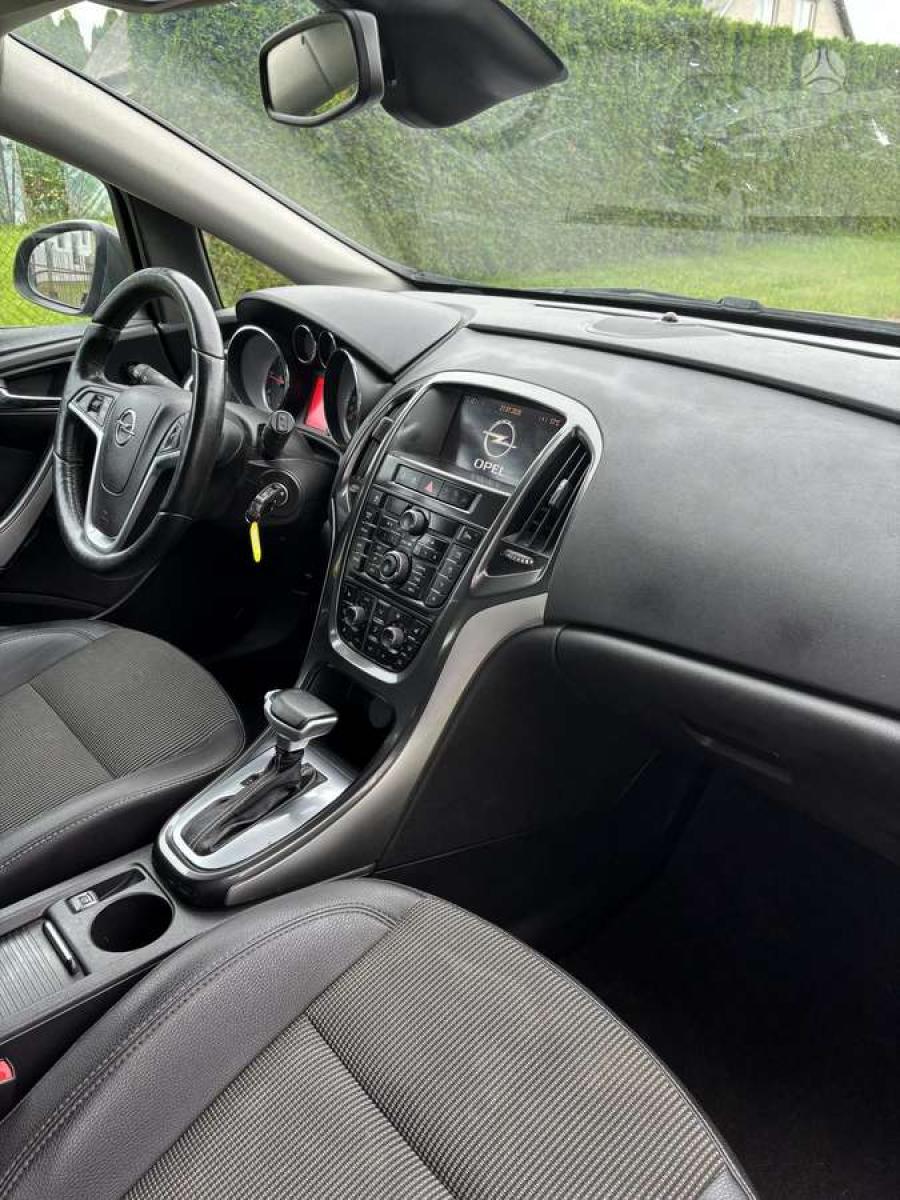 Grey Opel Astra 2013 in Jurbarkas, with an engine capacity of 1.96 L and mileage of 198 thousand km for 4500 €, photo 12 on AUTOMOTO.COM.LV