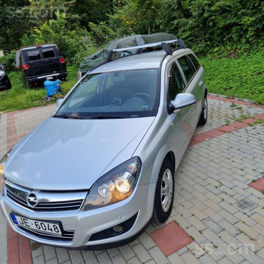 Pelēks Opel Astra 2013 Daugavpils, ar dzinēja tilpumu 1.60 L un nobraukumu 177 tūkst. km par 3950 €, foto 3 vietnē AUTOMOTO.COM.LV