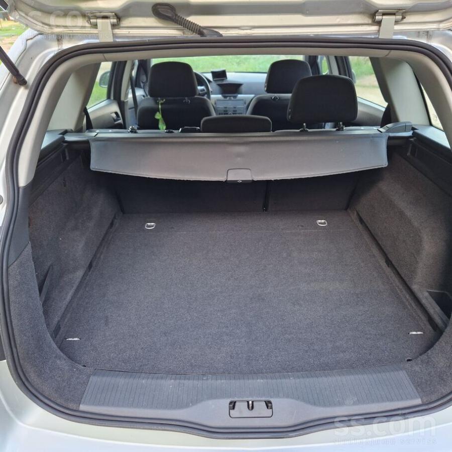 Pelēks Opel Astra 2013 Daugavpils, ar dzinēja tilpumu 1.60 L un nobraukumu 177 tūkst. km par 3950 €, foto 13 vietnē AUTOMOTO.COM.LV