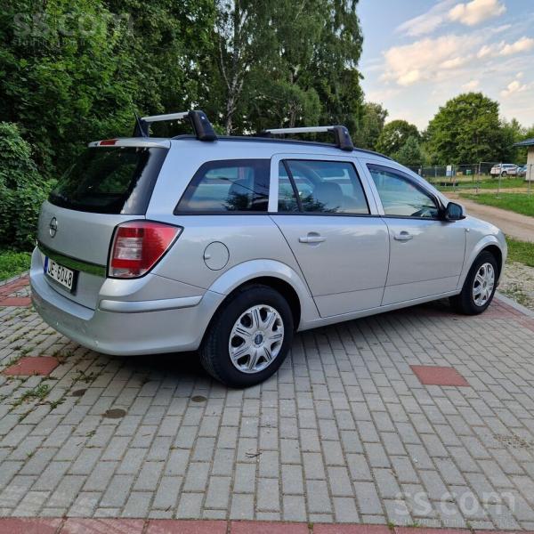 Pelēks Opel Astra 2013 Daugavpils, ar dzinēja tilpumu 1.60 L un nobraukumu 177 tūkst. km par 3950 €, foto 1 vietnē AUTOMOTO.COM.LV