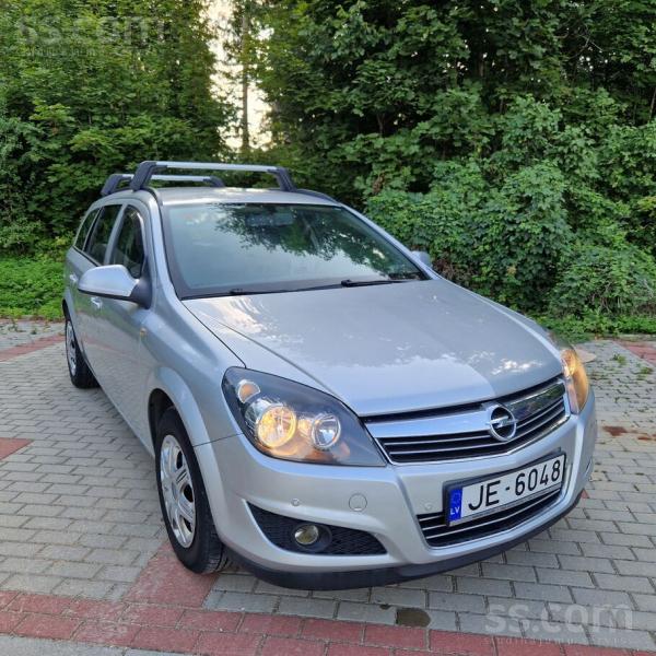 Pelēks Opel Astra 2013 Daugavpils, ar dzinēja tilpumu 1.60 L un nobraukumu 177 tūkst. km par 3950 €, foto 3 vietnē AUTOMOTO.COM.LV