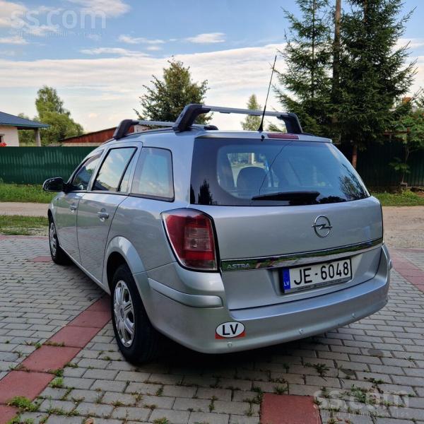 Pelēks Opel Astra 2013 Daugavpils, ar dzinēja tilpumu 1.60 L un nobraukumu 177 tūkst. km par 3950 €, foto 4 vietnē AUTOMOTO.COM.LV