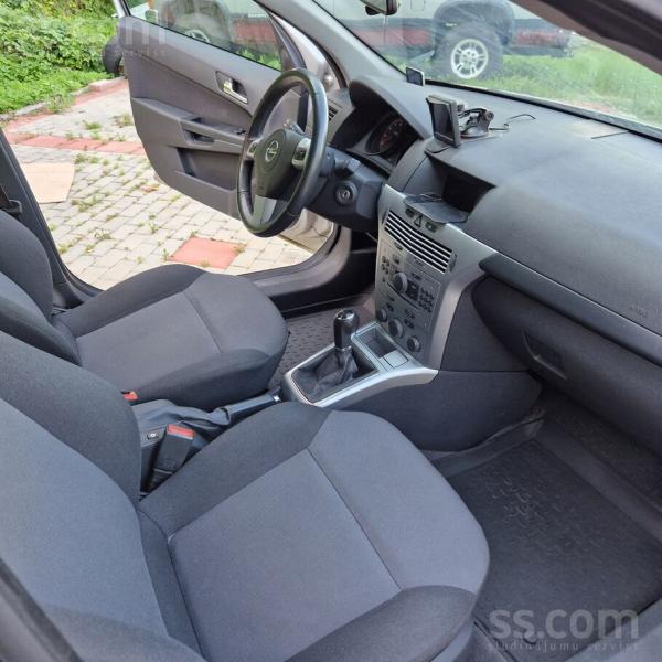 Pelēks Opel Astra 2013 Daugavpils, ar dzinēja tilpumu 1.60 L un nobraukumu 177 tūkst. km par 3950 €, foto 7 vietnē AUTOMOTO.COM.LV