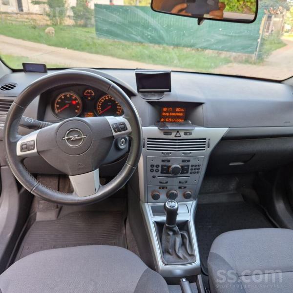 Pelēks Opel Astra 2013 Daugavpils, ar dzinēja tilpumu 1.60 L un nobraukumu 177 tūkst. km par 3950 €, foto 8 vietnē AUTOMOTO.COM.LV