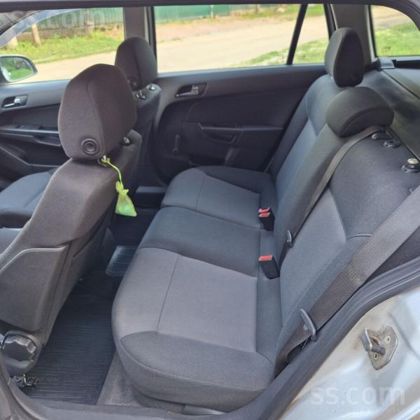 Pelēks Opel Astra 2013 Daugavpils, ar dzinēja tilpumu 1.60 L un nobraukumu 177 tūkst. km par 3950 €, foto 10 vietnē AUTOMOTO.COM.LV