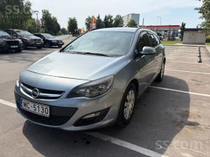 Grey Opel Astra 2013 in Jelgava, with an engine capacity of 1.70 L and mileage of 275 thousand km for 1490 €, photo 3 on AUTOMOTO.COM.LV