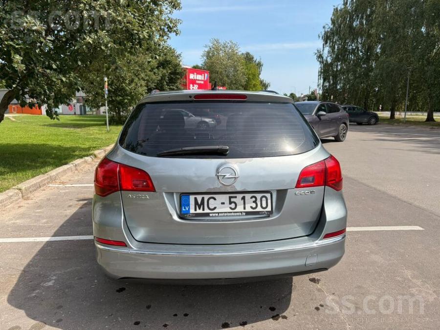 Grey Opel Astra 2013 in Jelgava, with an engine capacity of 1.70 L and mileage of 275 thousand km for 1490 €, photo 5 on AUTOMOTO.COM.LV