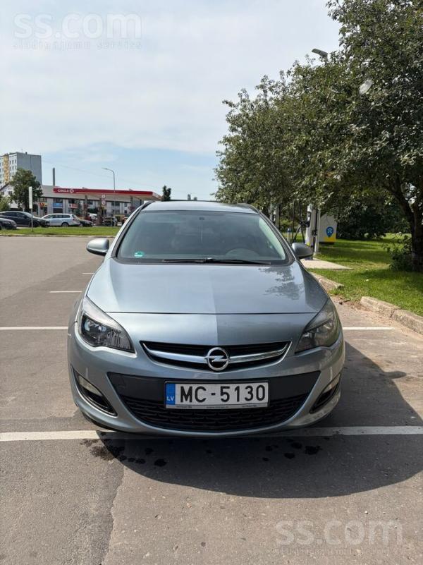 Grey Opel Astra 2013 in Jelgava, with an engine capacity of 1.70 L and mileage of 275 thousand km for 1490 €, photo 8 on AUTOMOTO.COM.LV