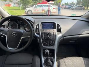 Grey Opel Astra 2013 in Jelgava, with an engine capacity of 1.70 L and mileage of 275 thousand km for 1490 €, photo 12 on AUTOMOTO.COM.LV