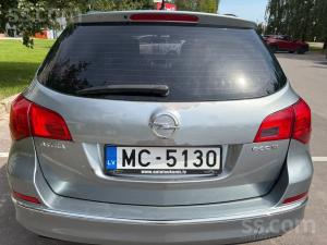 Grey Opel Astra 2013 in Jelgava, with an engine capacity of 1.70 L and mileage of 275 thousand km for 1490 €, photo 13 on AUTOMOTO.COM.LV