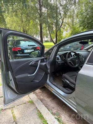 Grey Opel Astra 2013 in Jelgava, with an engine capacity of 1.70 L and mileage of 275 thousand km for 1490 €, photo 18 on AUTOMOTO.COM.LV