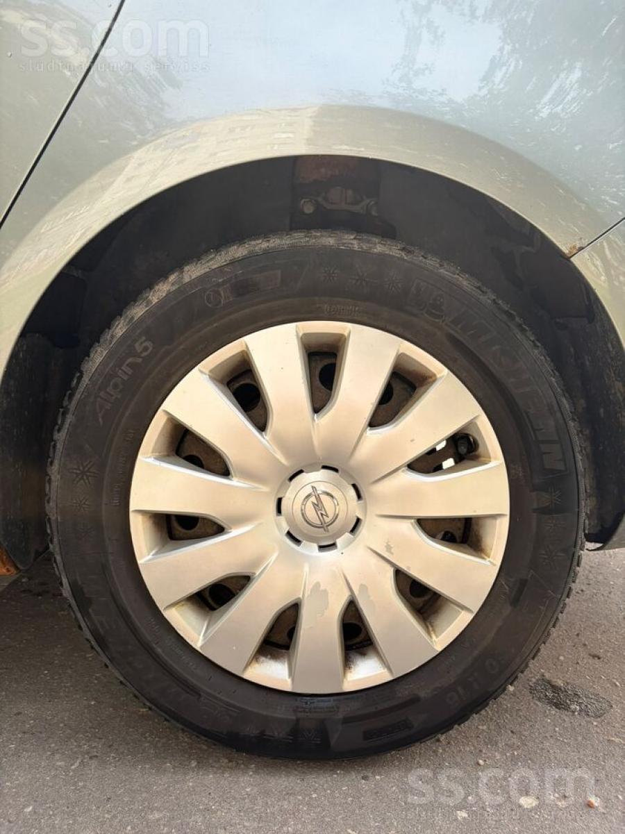 Grey Opel Astra 2013 in Jelgava, with an engine capacity of 1.70 L and mileage of 275 thousand km for 1490 €, photo 19 on AUTOMOTO.COM.LV