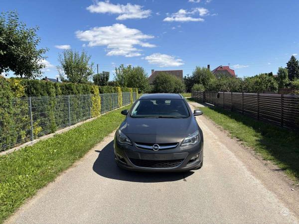 Grey Opel Astra 2013 in Jurbarkas, with an engine capacity of 1.96 L and mileage of 198 thousand km for 4300 €, photo 2 on AUTOMOTO.COM.LV