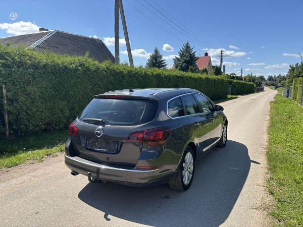 Grey Opel Astra 2013 in Jurbarkas, with an engine capacity of 1.96 L and mileage of 198 thousand km for 4300 €, photo 7 on AUTOMOTO.COM.LV