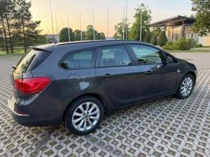 Grey Opel Astra 2013 in Cesis, with an engine capacity of 1.70 L and mileage of 338 thousand km for 4800 €, photo 4 on AUTOMOTO.COM.LV