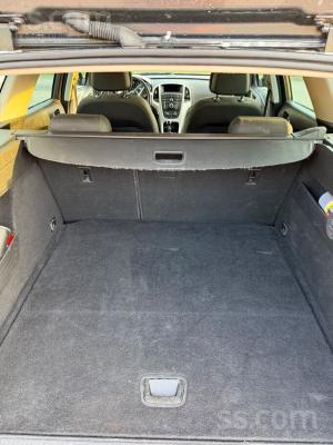 Grey Opel Astra 2013 in Cesis, with an engine capacity of 1.70 L and mileage of 338 thousand km for 4800 €, photo 7 on AUTOMOTO.COM.LV