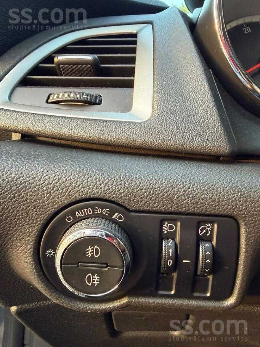 Grey Opel Astra 2013 in Cesis, with an engine capacity of 1.70 L and mileage of 338 thousand km for 4800 €, photo 9 on AUTOMOTO.COM.LV