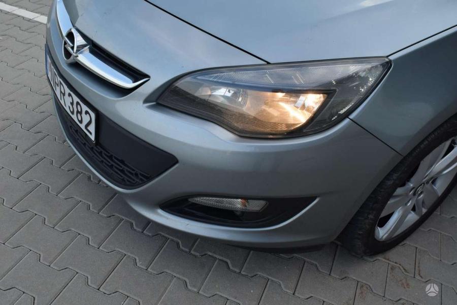 Pelēks Opel Astra 2013 Viļņa, ar dzinēja tilpumu 1.96 L un nobraukumu 278 tūkst. km par 4000 €, foto 24 vietnē AUTOMOTO.COM.LV