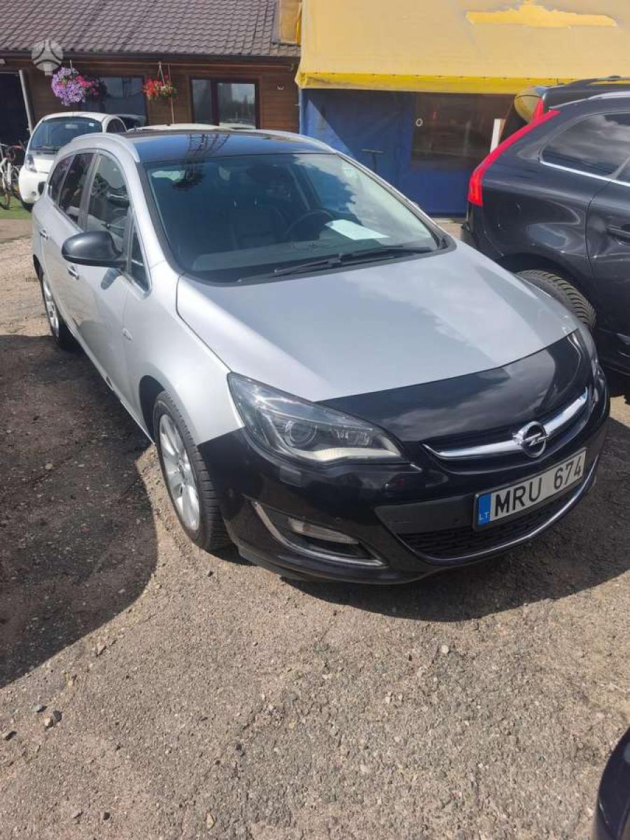 Grey Opel Astra 2013 in Kaunas, with an engine capacity of 1.96 L and mileage of 220 thousand km for 2600 €, photo 3 on AUTOMOTO.COM.LV