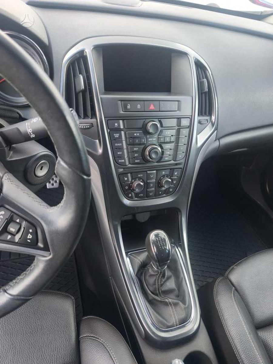 Grey Opel Astra 2013 in Kaunas, with an engine capacity of 1.96 L and mileage of 220 thousand km for 2600 €, photo 5 on AUTOMOTO.COM.LV