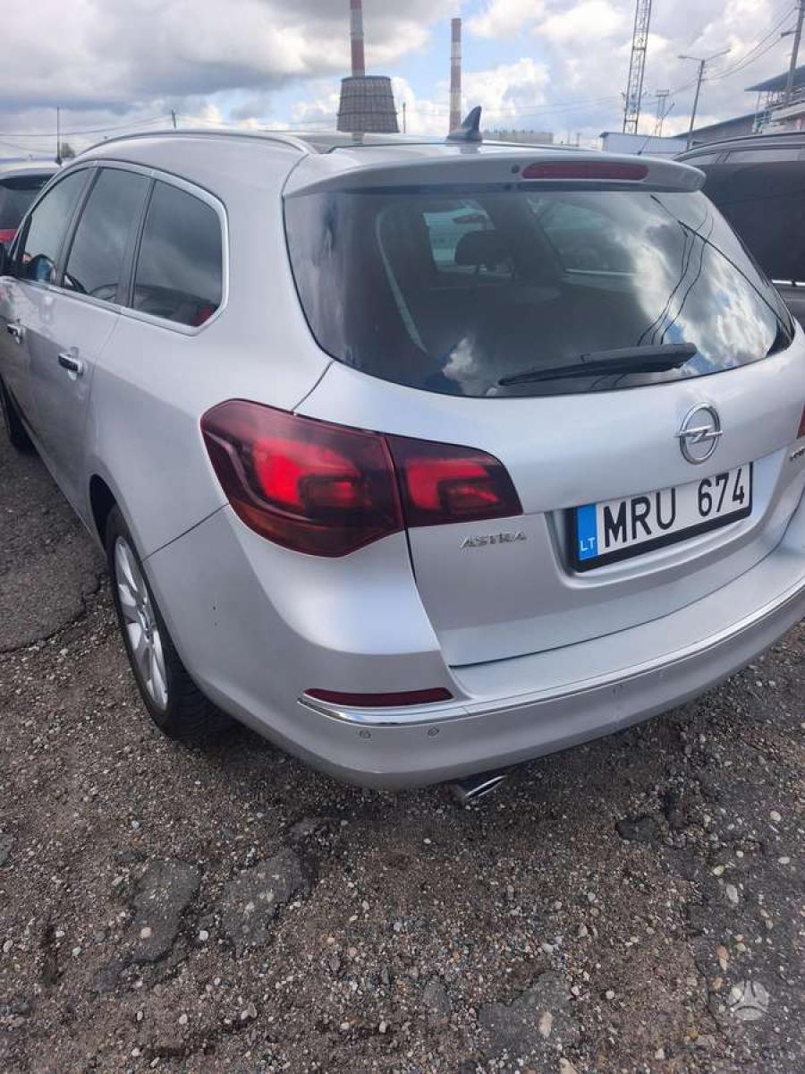 Grey Opel Astra 2013 in Kaunas, with an engine capacity of 1.96 L and mileage of 220 thousand km for 2600 €, photo 9 on AUTOMOTO.COM.LV