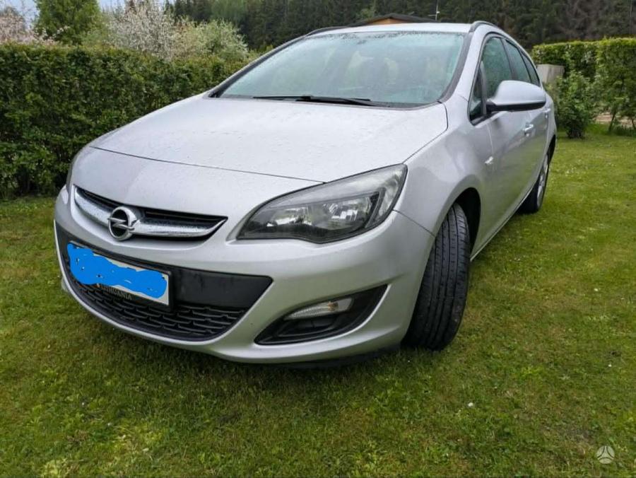 Grey Opel Astra 2013 in Kaunas, with an engine capacity of 1.69 L and mileage of 261 thousand km for 2150 €, photo 1 on AUTOMOTO.COM.LV