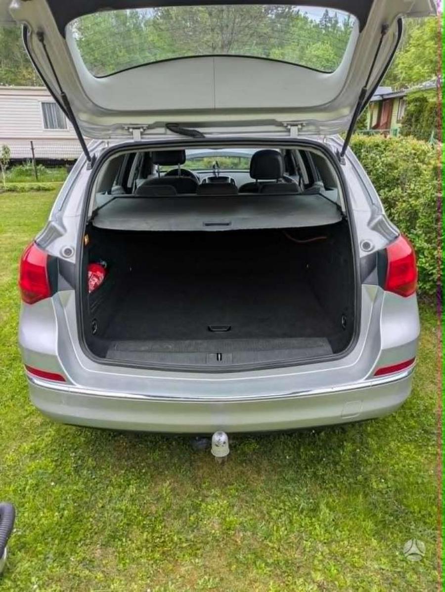 Grey Opel Astra 2013 in Kaunas, with an engine capacity of 1.69 L and mileage of 261 thousand km for 2150 €, photo 7 on AUTOMOTO.COM.LV