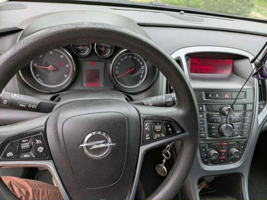 Grey Opel Astra 2013 in Kaunas, with an engine capacity of 1.69 L and mileage of 261 thousand km for 2150 €, photo 12 on AUTOMOTO.COM.LV