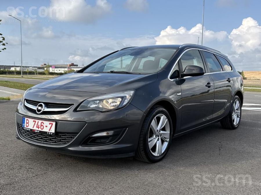 Grey Opel Astra 2013 in Liepaja, with an engine capacity of 1.40 L and mileage of 207 thousand km for 5200 €, photo 1 on AUTOMOTO.COM.LV