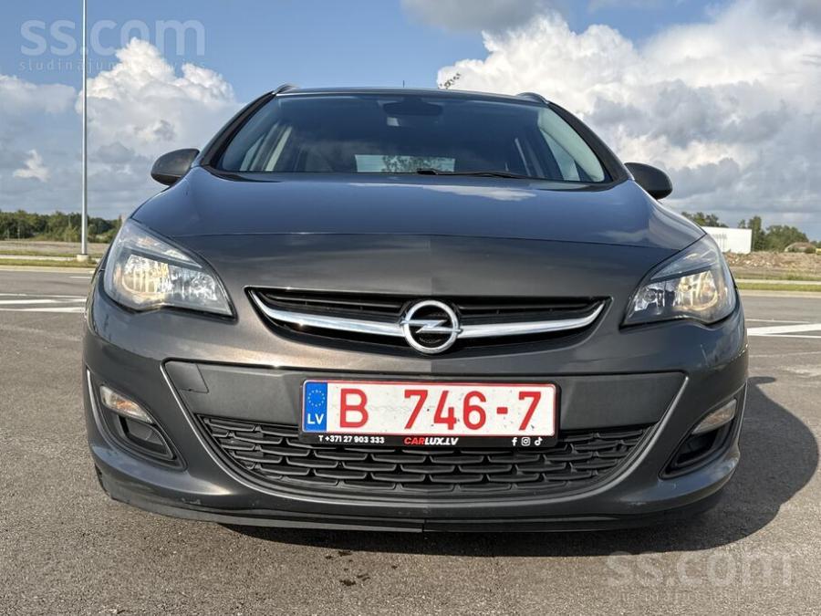 Grey Opel Astra 2013 in Liepaja, with an engine capacity of 1.40 L and mileage of 207 thousand km for 5200 €, photo 8 on AUTOMOTO.COM.LV
