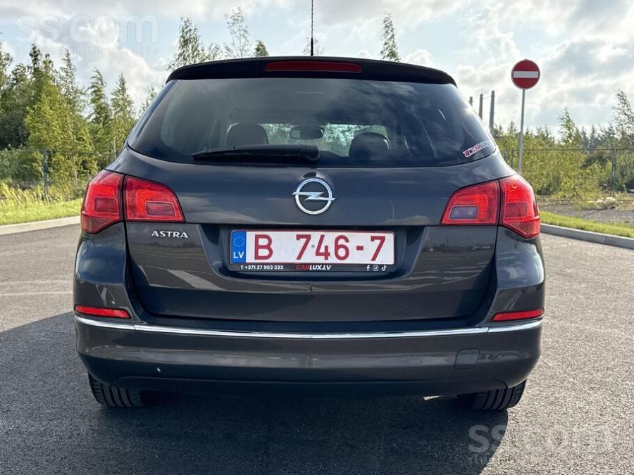 Grey Opel Astra 2013 in Liepaja, with an engine capacity of 1.40 L and mileage of 207 thousand km for 5200 €, photo 9 on AUTOMOTO.COM.LV