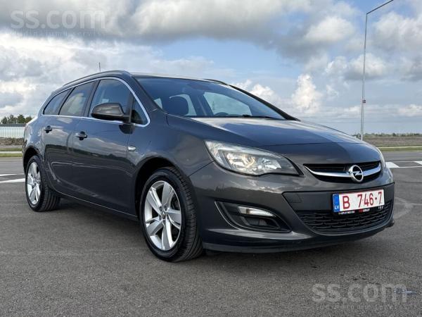 Grey Opel Astra 2013 in Liepaja, with an engine capacity of 1.40 L and mileage of 207 thousand km for 5200 €, photo 4 on AUTOMOTO.COM.LV