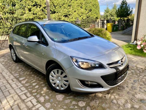 Grey Opel Astra 2013 in Siauliai, with an engine capacity of 1.69 L and mileage of 280 thousand km for 3250 €, photo 3 on AUTOMOTO.COM.LV
