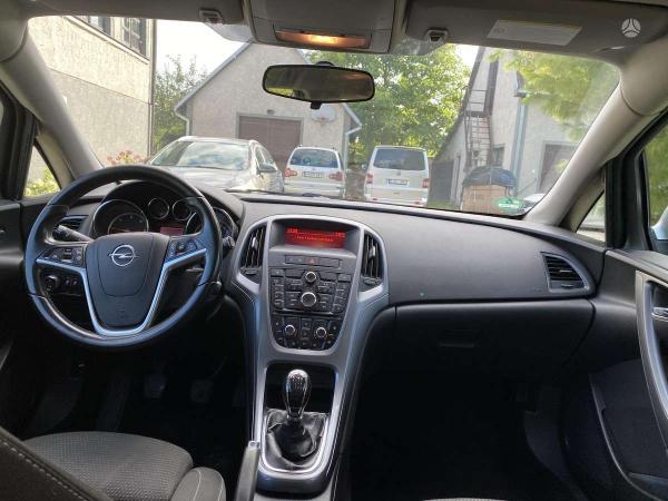 Grey Opel Astra 2013 in Siauliai, with an engine capacity of 1.69 L and mileage of 280 thousand km for 3250 €, photo 9 on AUTOMOTO.COM.LV