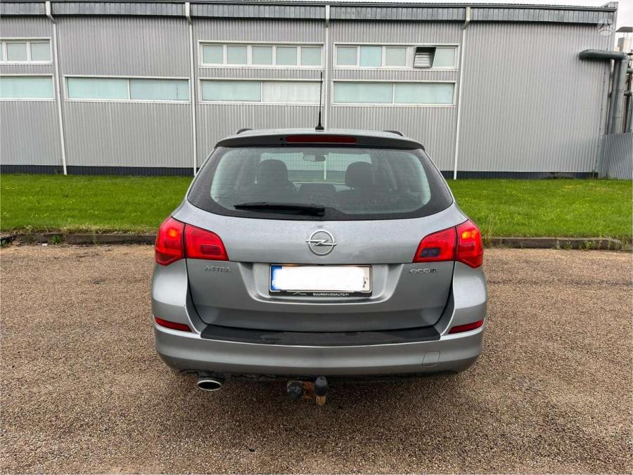 Pelēks Opel Astra 2013 Tauragė, ar dzinēja tilpumu 1.40 L un nobraukumu 270 tūkst. km par 2400 €, foto 7 vietnē AUTOMOTO.COM.LV